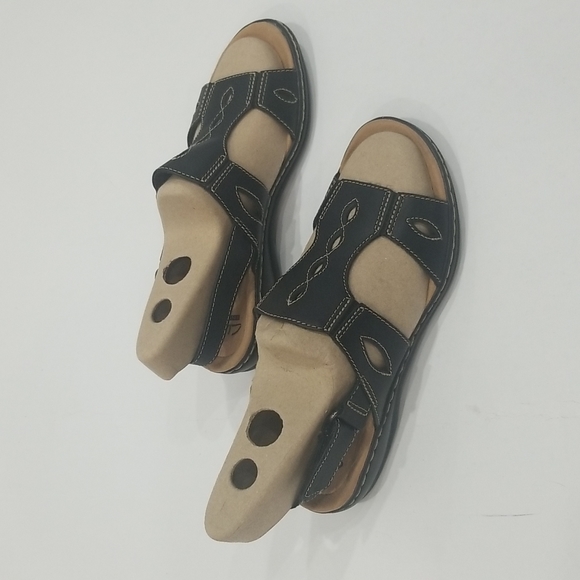 Clarks | Shoes | Clarks Collection 22545 Black Soft Cushion Sandals ...